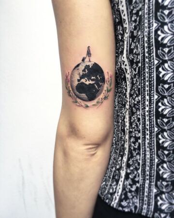 60+ Meaningful Earth Tattoos Designs For Environmentalist (2022) Small ...
