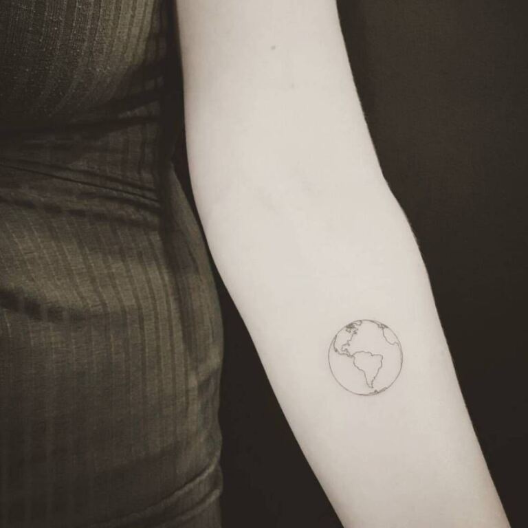 60+ Meaningful Earth Tattoos Designs For Environmentalist (2022) Small ...