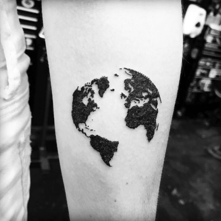 60+ Meaningful Earth Tattoos Designs For Environmentalist (2022) Small ...