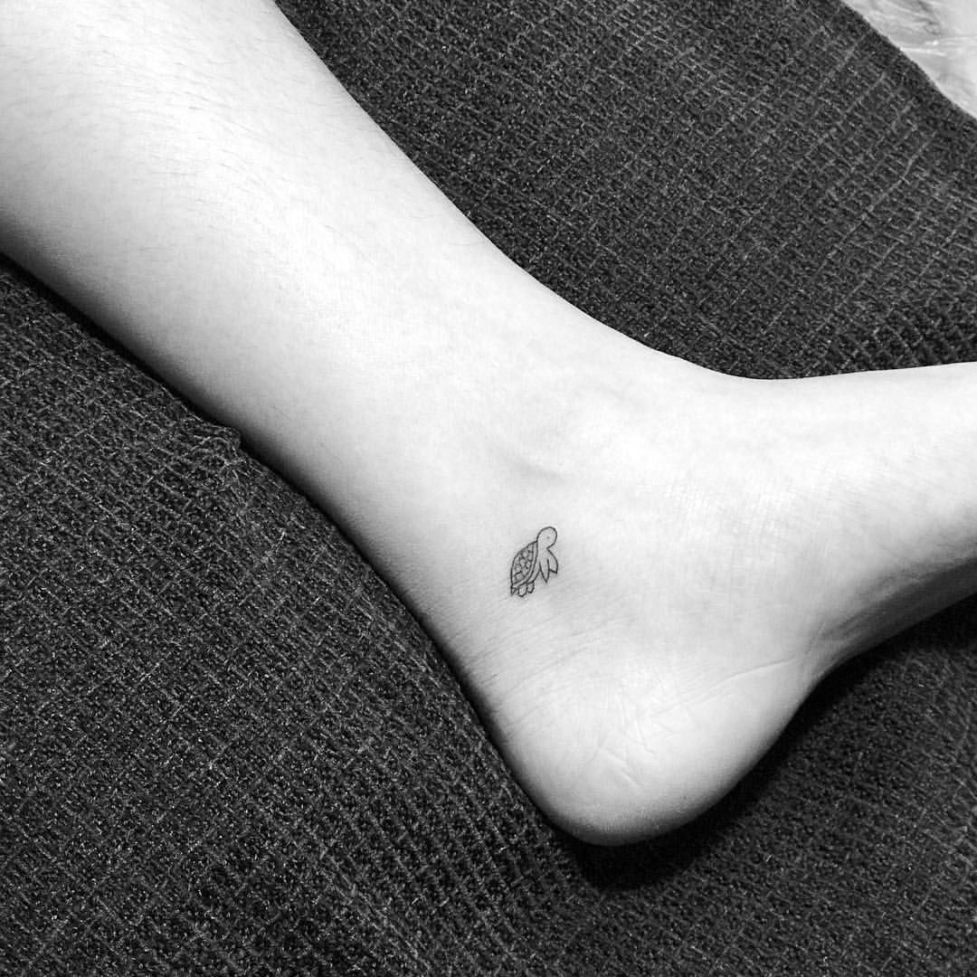 150+ Cute Sea Turtle Tattoos Designs with Meanings (2022) - TattoosBoyGirl