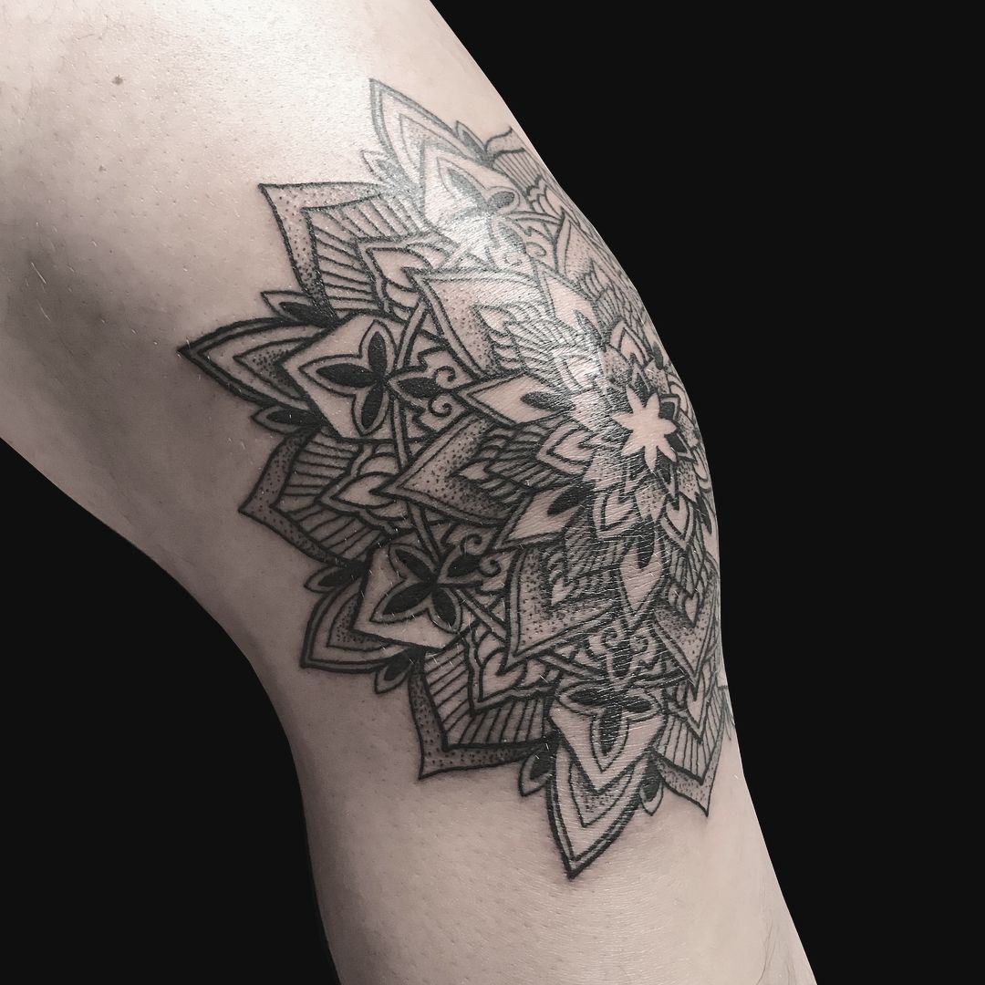 200+ Best Knee Tattoos Designs With Pictures (2022) - TattoosBoyGirl