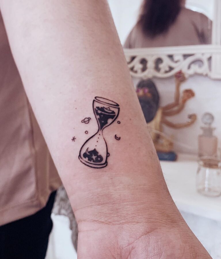 160+ Beautiful Hourglass Tattoos Designs With Meaning (2022 ...