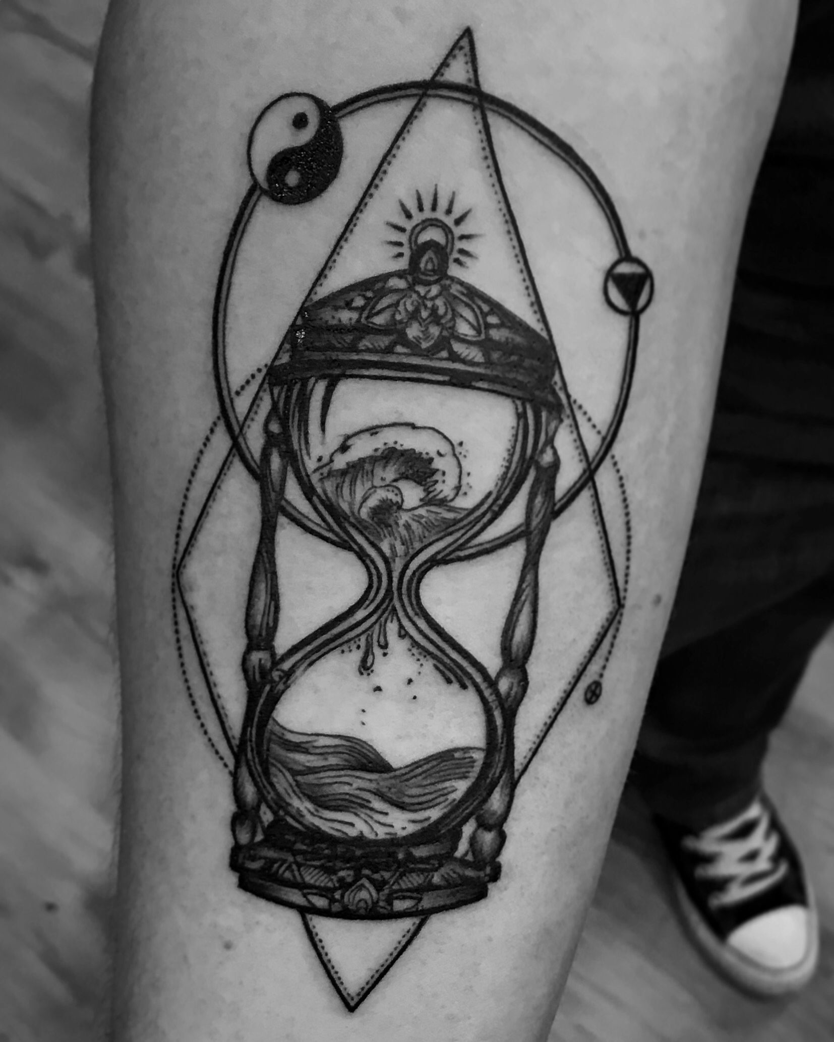160+ Beautiful Hourglass Tattoos Designs With Meaning (2022 ...