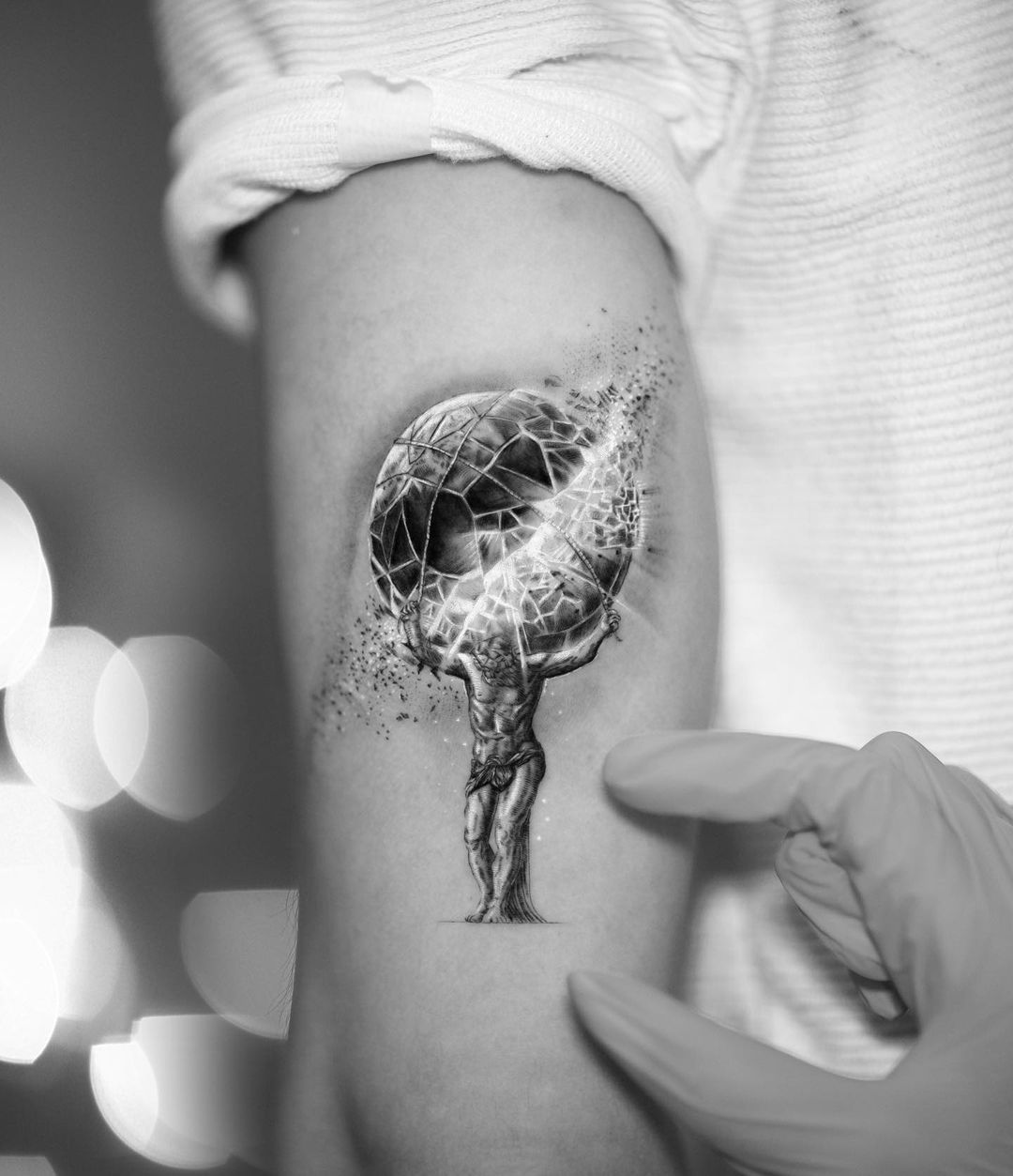 225+ Atlas Tattoos Ideas and Designs (2022) - TattoosBoyGirl