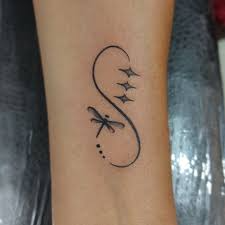 200+ Unique Fly Tattoo Designs (2024) - TattoosBoyGirl